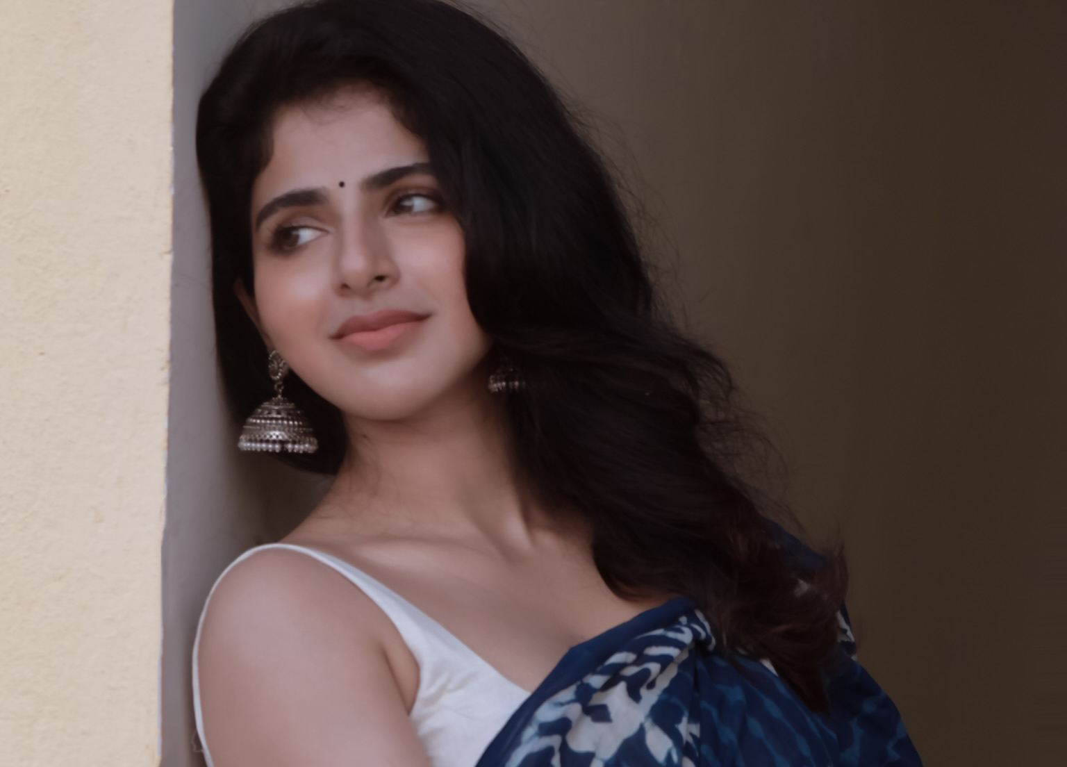 நடிகை ஐஸ்வர்யா மேனன் – Stills Gallery – Tamil Screen