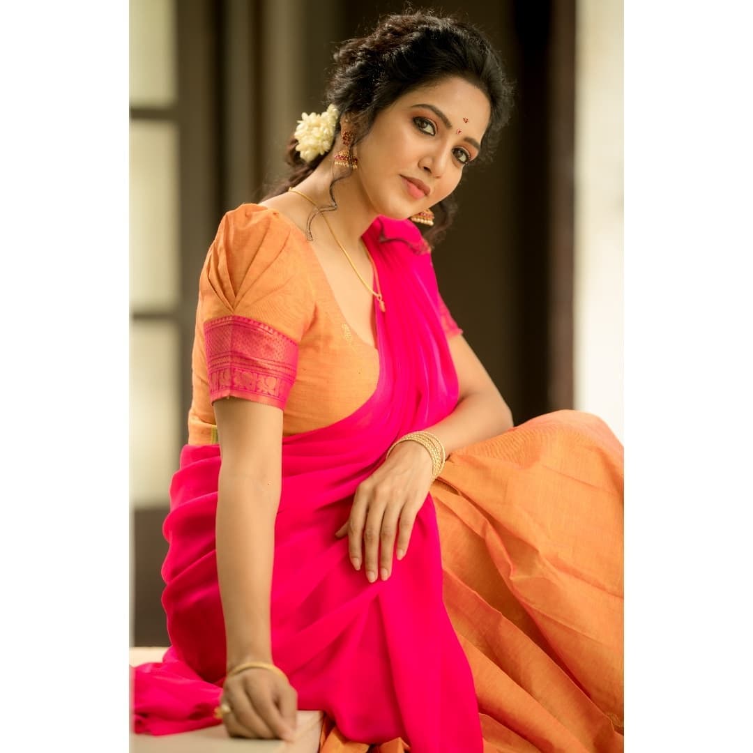 Actress Pavani Reddy – Stills Gallery – Tamil Screen