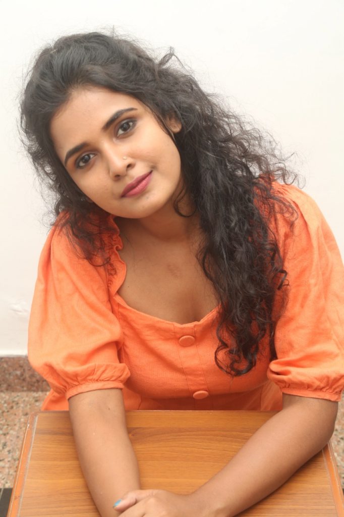 நடிகை ஐஸ்வர்யா சிந்தோஹி – Stills Gallery – Tamil Screen